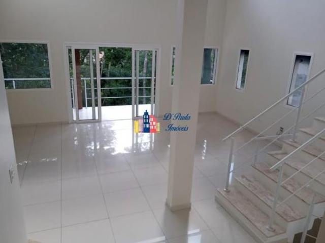 Casa em condomínio fechado com 3 Dormitórios C/ uma Suíte, 330m². Locação Por R$ 10.000,00 Pacote