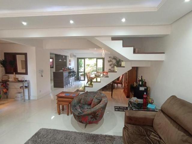 Casa em condominio fechado com 3 dormitorios e suite, 2 vagas