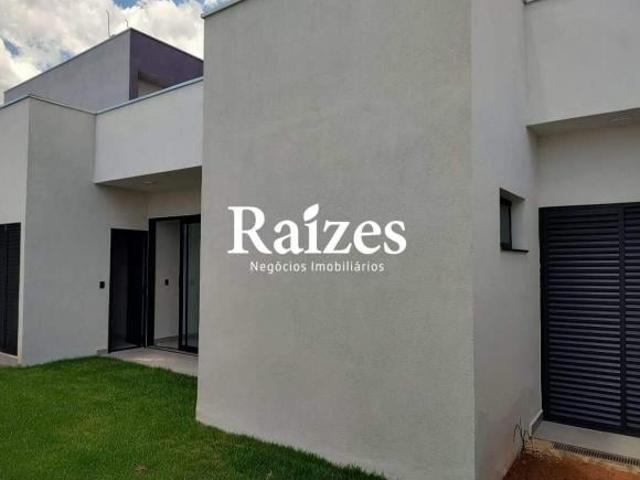 Casa em Condomínio Fechado com 3 Dormitórios em Jardim Holanda, Uberlândia