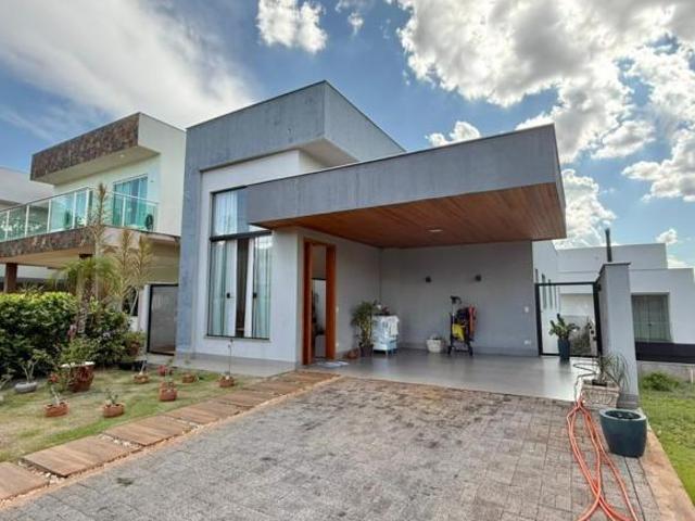 Casa em condomínio fechado com 3 dormitórios sendo 1 suíte