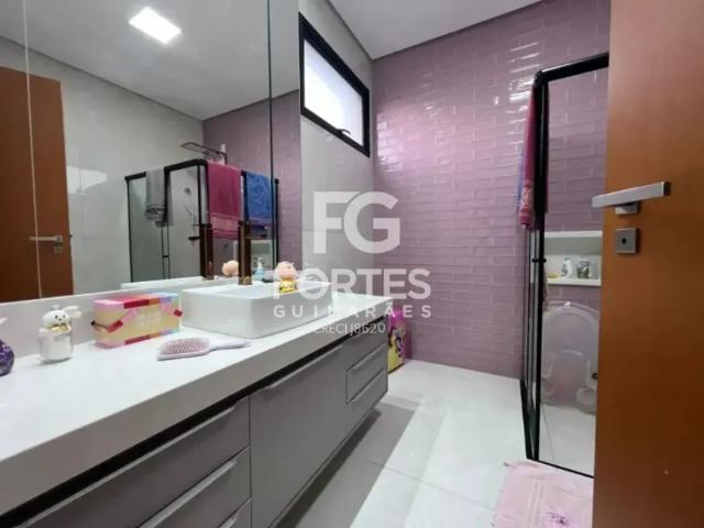 Casa em Condomínio Fechado com 3 Quartos de 355 m² no Bairro Alphaville 3!