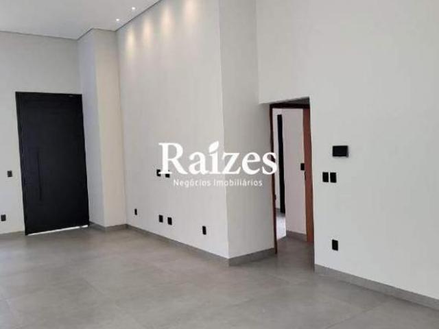 Casa em Condomínio Fechado com 3 Quartos sendo 1 suíte, Varanda Gourmet e Piscina em Uberlândia – Ja