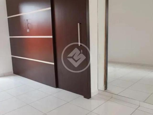 Casa em condomínio fechado com 3 quartos, sendo 2 suítes, banheiro social, sala de estar e jantar, c