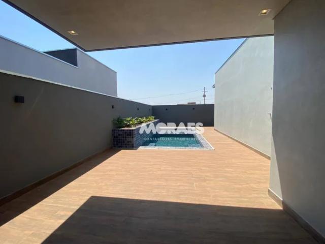 Casa em Condomínio Fechado, com 3 suítes, 4 vagas à venda, a/c 230 m² por R$ 1.350.000 Residencial