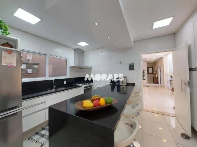 Casa em Condomínio Fechado com 3 suítes, armários, 600 m² venda por R$ 2.300.000 Residencial Tiv