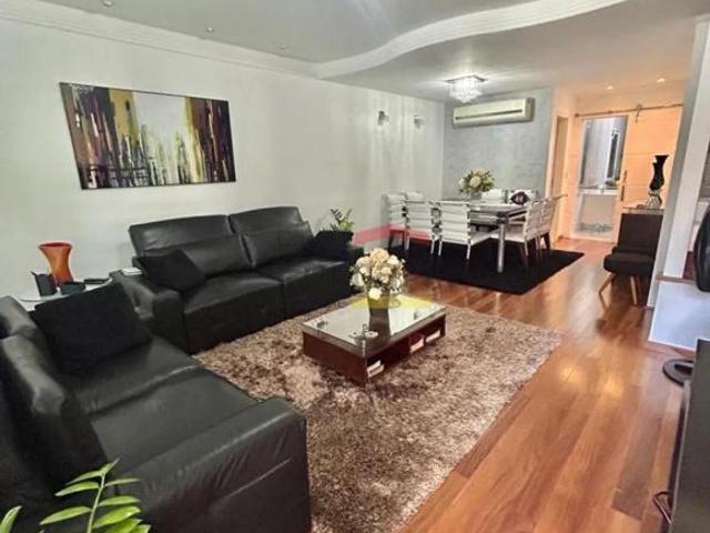 Casa em condomínio fechado com 3 suítes e 4 vagas no Jd. São Paulo