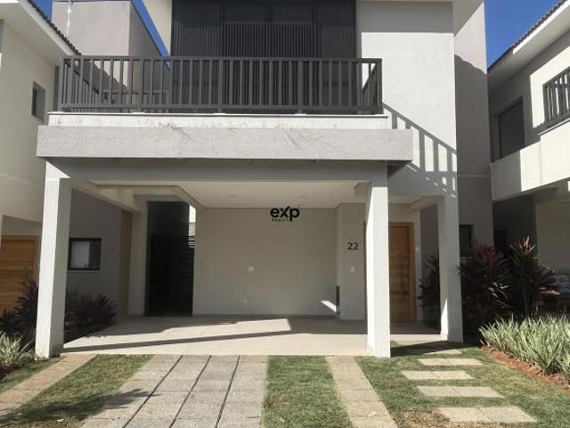 Casa em Condominio fechado com 3 suites, lazer completo