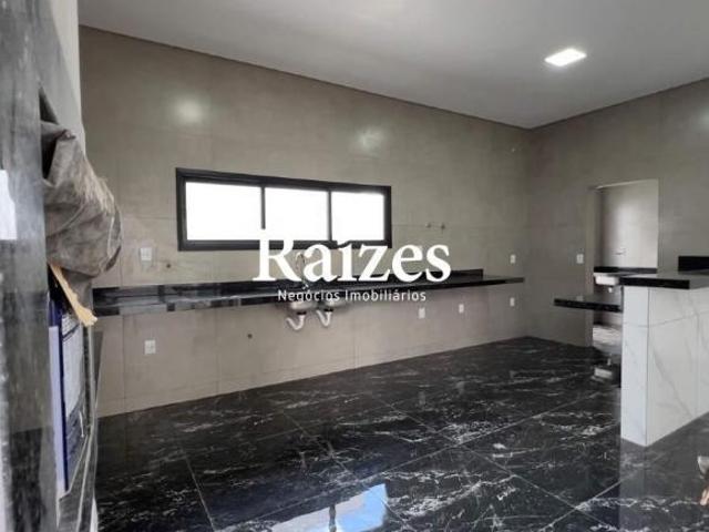 Casa em Condomínio Fechado com 3 Suítes no Granja Marileusa, Uberlândia – Venda: R$1.600.000
