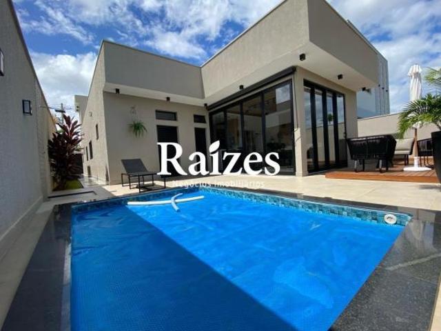 Casa em Condomínio Fechado com 3 Suítes no Jardim Botânico, Uberlândia
