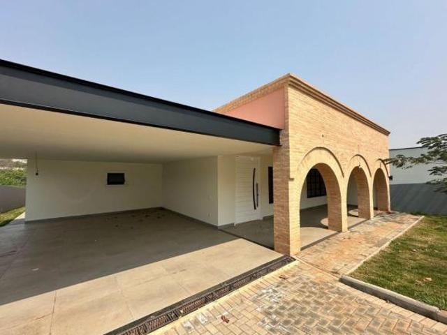 Casa em Condomínio Fechado com 3 Suítes, Piscina, Área Gourmet e Terreno de 1.000 m²