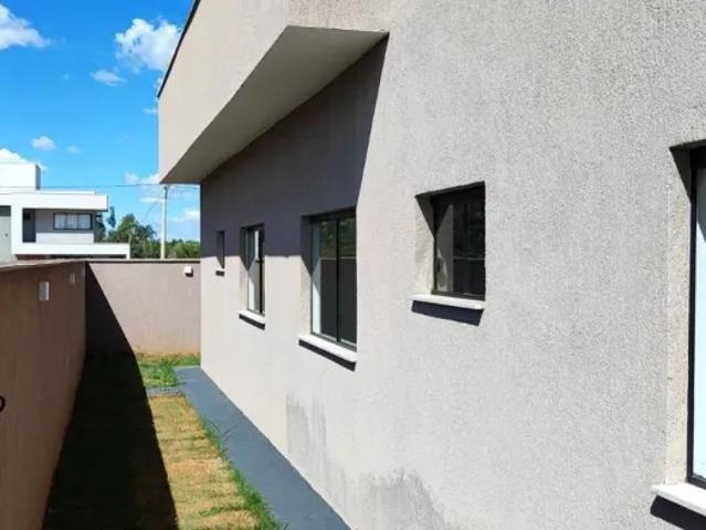 Casa em condomínio fechado com 3 suítes plenas Terras Alpha