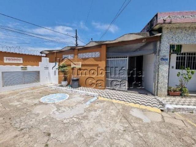 Casa em condominio fechado com 02 dormitórios e quintal!