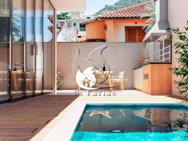 Casa em condomínio Fechado com 04 suítes, piscina privativa, localizado na avenida da praia em Juque