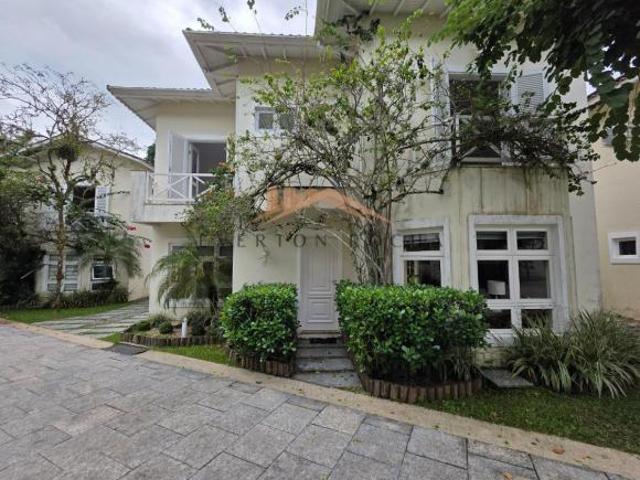 Casa em condomínio fechado com 182m² e 4 quartos à venda a poucos passos da praia de Juquehy