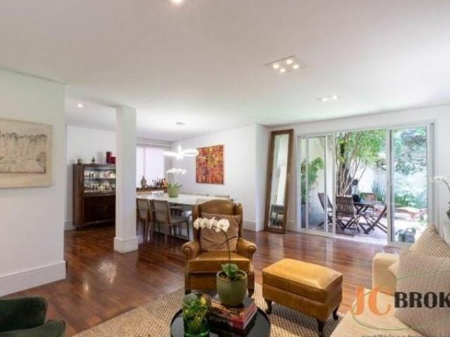 Casa em condomínio fechado com 195m² de área útil, 3 suítes