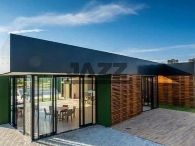 Casa em condomínio fechado com 190 m² de área privativa em um terreno de 212 m²