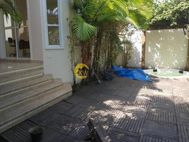 Casa em condomínio fechado, com 270 m², Brooklin 4 Quartos sendo 2 suítes, 4 vagas, Excelente negoci