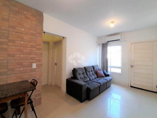 Casa em condomínio fechado com 2 dormitórios e vaga