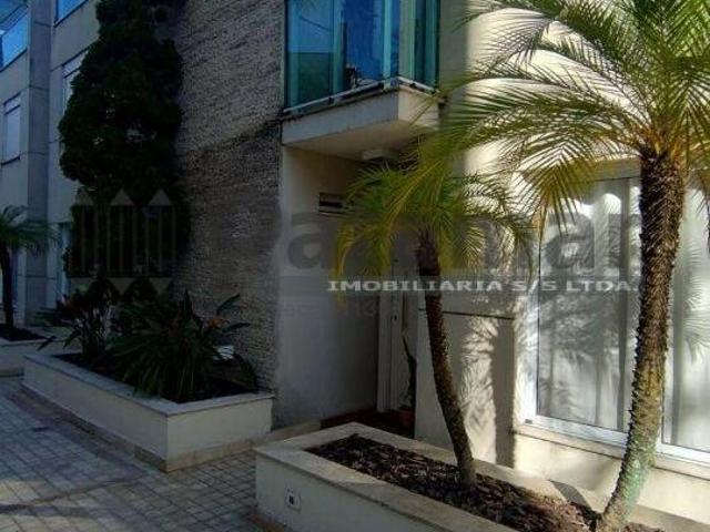 Casa em Condomínio Fechado com 300m², próximo ao Metrô Vila Sônia