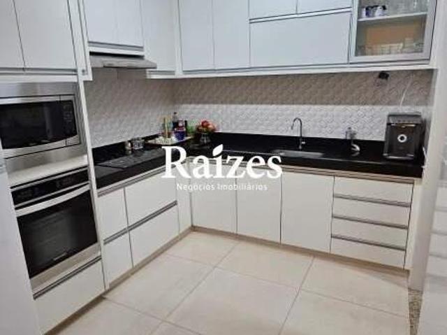 Casa em condomínio fechado com 3/4 sendo 1 suíte no Terra Nova