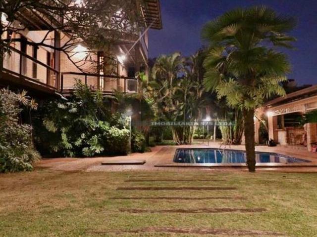 Casa em condomínio fechado com 7 quartos com 7 Suite 2 edícula hóspedes, gourmet, piscina, adega