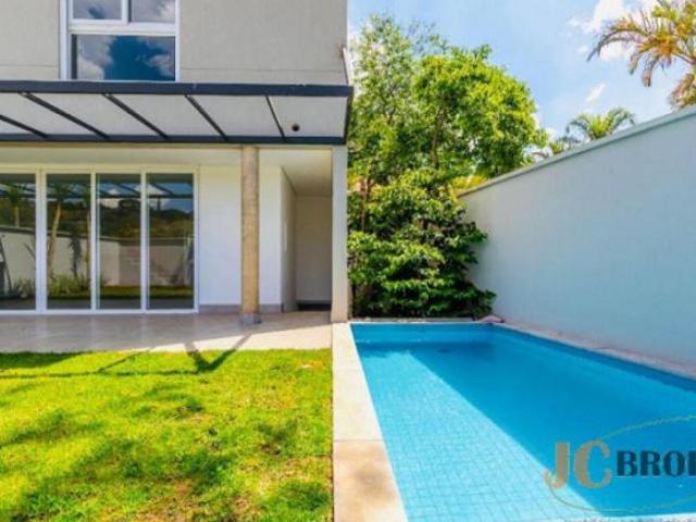 Casa em Condomínio Fechado com 424 m² de área útil, 4 Vagas, 4 suítes