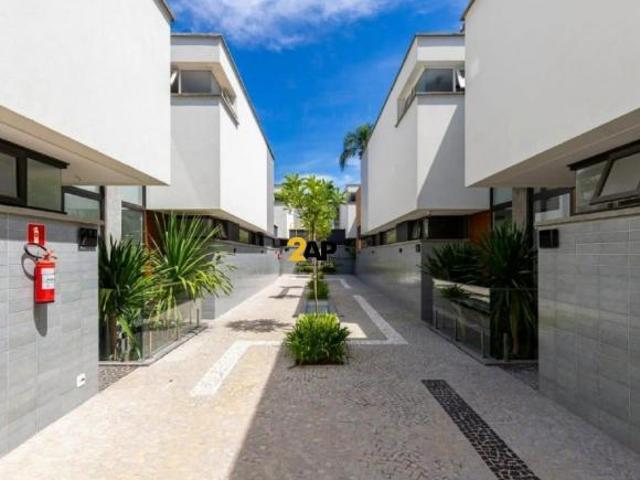 Casa em Condomínio Fechado com 427m², 4 suítes e 4 vagas Brooklin