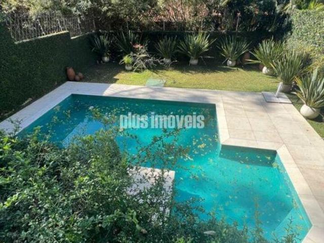 Casa em condomínio fechado com 420m² Morumbi
