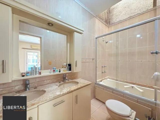 Casa em Condominio fechado com 4 dormitórios e 1 suíte