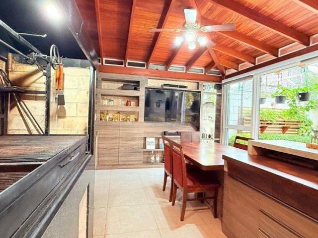 Casa em condomínio fechado com 4 dormitórios bairro Agronomia