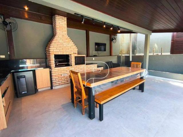 Casa em condomínio fechado com 4 dormitórios e piscina