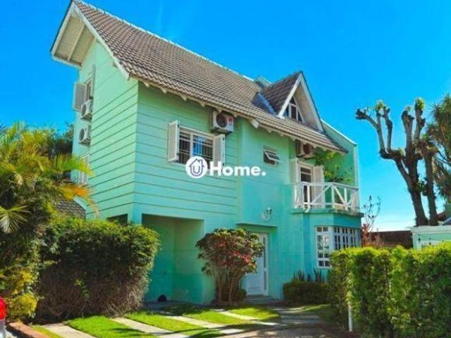Casa em Condominio fechado com 4 dormitórios e 1 suíte