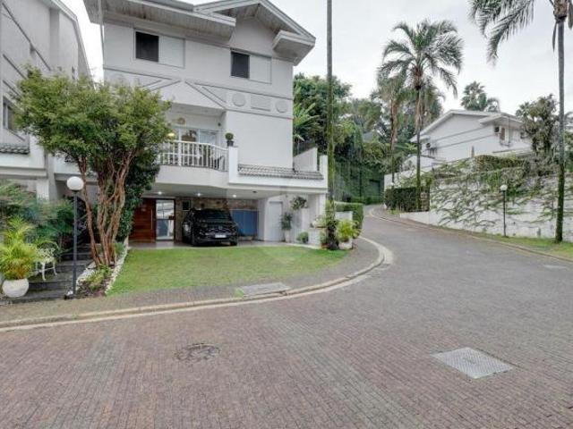 Casa em condomínio fechado com 4 suítes, 4 vagas