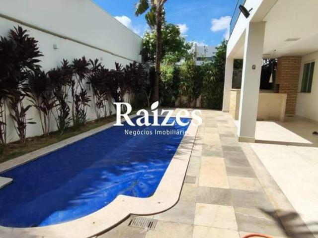 Casa em Condomínio Fechado com 4 suítes com Varanda Gourmet e Lazer Completo em Nova Uberlândia