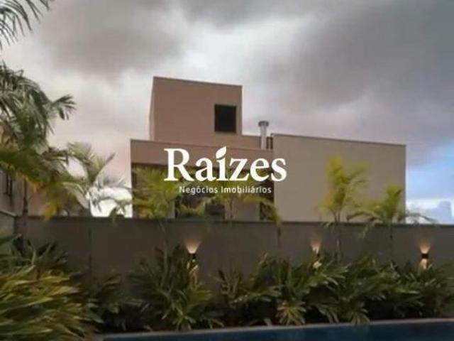 Casa em Condomínio Fechado com 4 Suítes com Varanda Gourmet e Lazer Completo