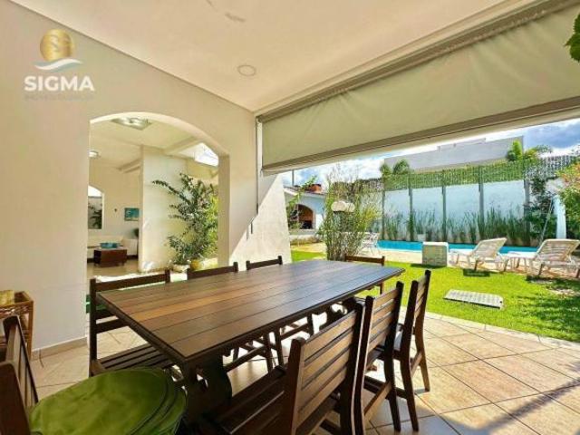 Casa em condomínio fechado com 4 suítes Área de lazer com piscina e churrasqueira 4 vagas Jard