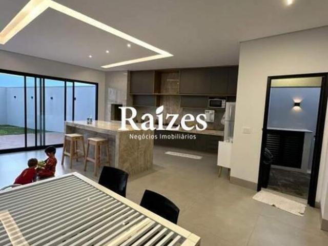 Casa em Condomínio Fechado com 4 suítes e 4 vagas Grand Ville, Uberlândia