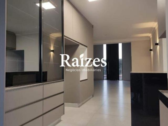 Casa em Condomínio Fechado com 4 suítes e Varanda Gourmet no Granja Marileusa