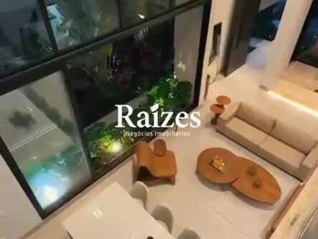 Casa em Condomínio Fechado com 4 suítes, Varanda Gourmet e Lazer Completo em Uberlândia