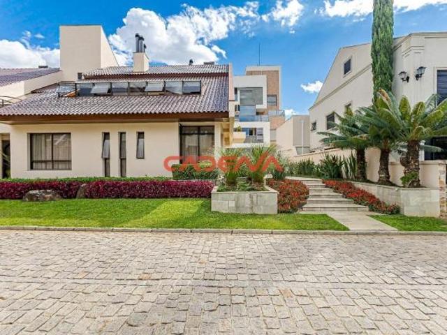 Casa em condomínio fechado com 5 quartos e 4 vagas à venda no Seminário