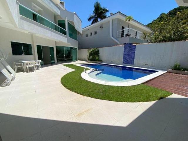 Casa em condomínio fechado com 5 suítes, piscina e area gourmet a p