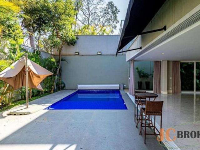 Casa em Condomínio Fechado com 600 m², 3 suítes, 5 vagas