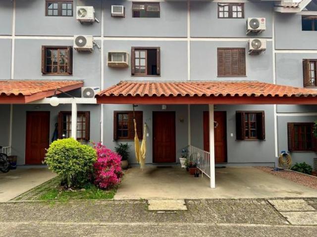 Casa em condomínio fechado com 94m2, 3 dormitórios no bairro Camaquã