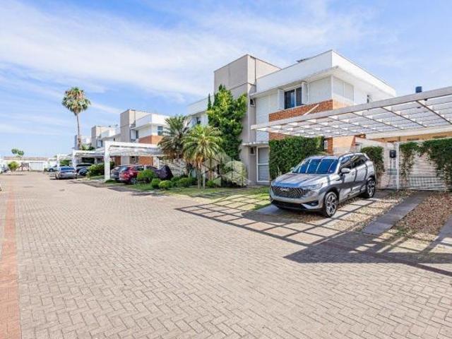 CASA EM CONDOMINIO FECHADO, COM AMPLO PÁTIO