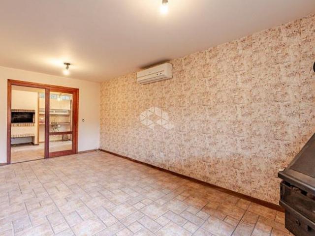 Casa em condomínio fechado com apenas 7 unidades, pronta para morar!