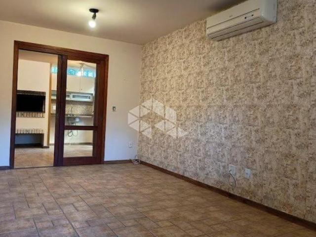 Casa em condomínio fechado com apenas 7 unidades, pronta para morar!