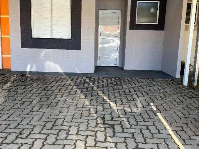 Casa em Condomínio Fechado com área de churrasco à venda
