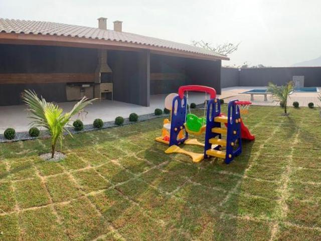 Casa em Condomínio Fechado com Área de Lazer