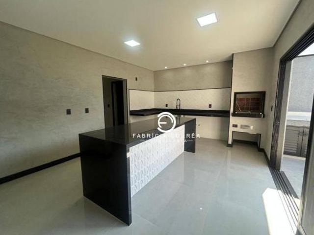 Casa em condomínio fechado com espaço gourmet, escritório e 3 dormitórios