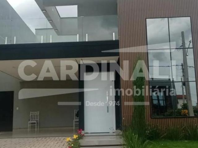 Casa em condomínio fechado, com excelente localização próximo supermercados e escolas